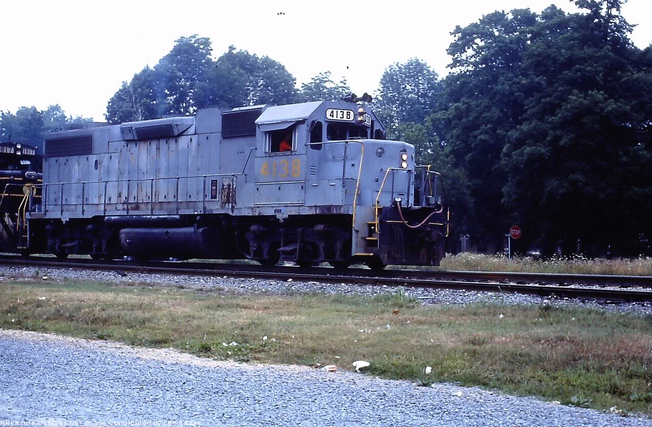 SBD 4138 GP38-2